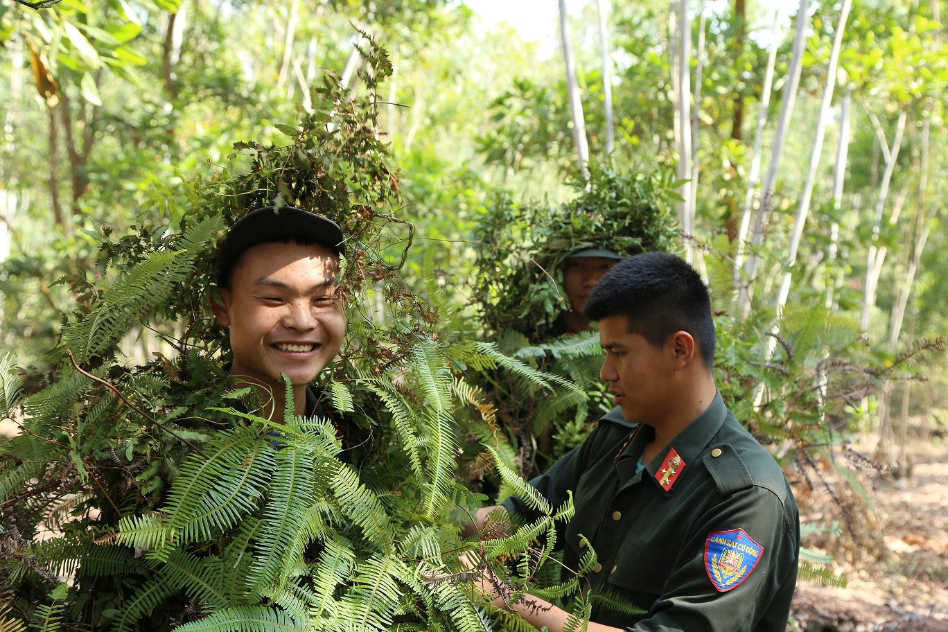Cảnh Sát đặc Nhiệm Chống Khủng Bố Tàng Hình” Vây Bắt đối Tượng Báo Công An Nhân Dân điện Tử