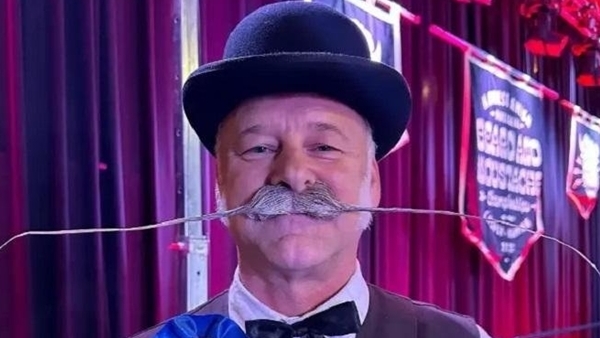 Người có bộ ria mép dài nhất thế giới - Báo An ninh thế giới