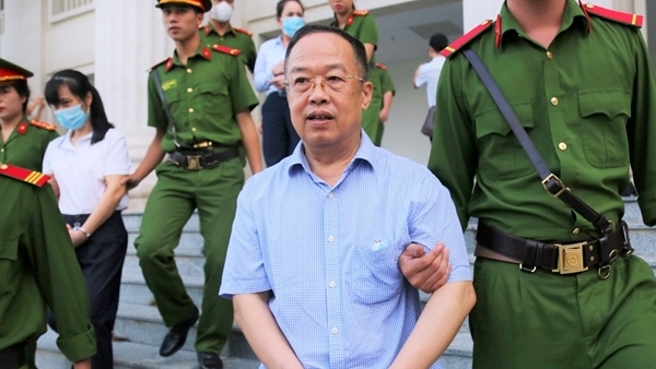 Cựu Phó Cục trưởng tự bào chữa ra sao trong phiên xử "chuyến bay giải ...