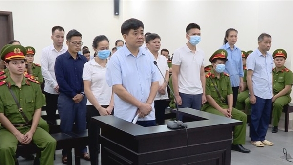 Bị cáo Nguyễn Đức Chung bị đề nghị từ 2-3 năm tù trong vụ nâng giá cây xanh - Báo Công an Nhân ...