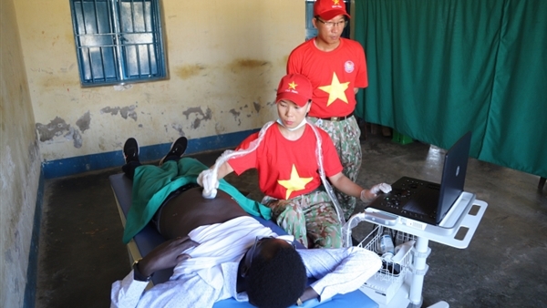 Lực lượng GGHB Việt Nam tổ chức khám bệnh cho giáo viên nhân ngày 20/11 ...