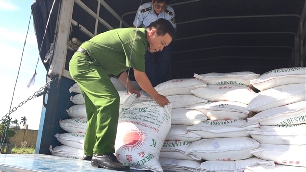 Tạm giữ 44 tấn đường cát xuất xứ nước ngoài không có hóa đơn, chứng từ ...