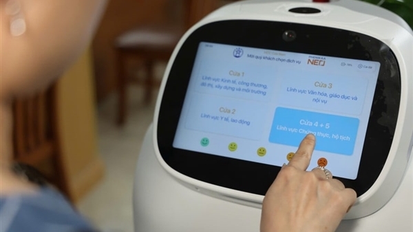 Hà Nội bố trí robot phục vụ người dân làm thủ tục hành chính từ 1/8 - Báo Công an Nhân dân điện tử