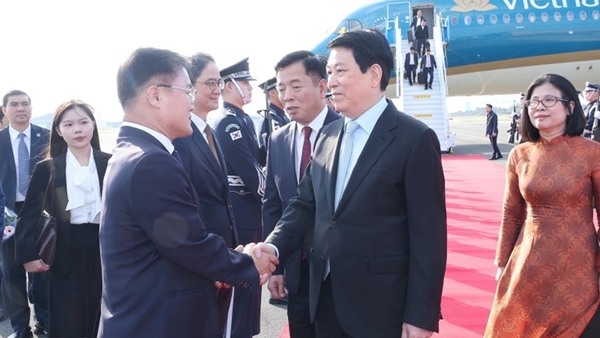 Chủ tịch nước Lương Cường đến Hàn Quốc, bắt đầu chương trình dự APEC 2025 - Báo Công an nhân dân ...