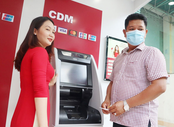 Đưa vào sử dụng máy gửi, rút tiền tự động CDM - Báo Công an Nhân dân điện tử