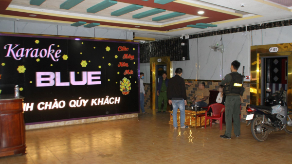 Nhóm nam nữ rủ nhau vào phòng ngủ quán karaoke để phê ma túy - Báo Công ...
