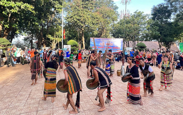 Xuân về trên sóc Bom Bo - Báo Công an Nhân dân điện tử