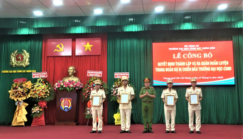 Thành lập Trung đoàn dự bị chiến đấu Đại học CSND - Báo Công an Nhân ...