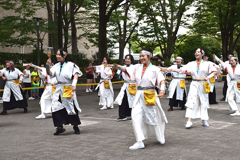 Đội múa của Việt Nam trình diễn tại lễ hội Yosakoi hàng đầu Nhật Bản - Báo Công an Nhân dân điện tử