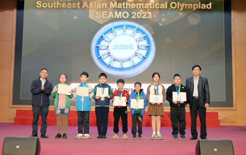 Trao giải Vòng quốc gia Kỳ thi Olympic Toán tiếng Anh SEAMO - Báo Công an Nhân dân điện tử