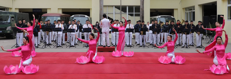 Đoàn Nghi Lễ Cand Biểu Diễn Chương Trình đặc Biệt Mừng Đảng Mừng Xuân Báo Công An Nhân Dân