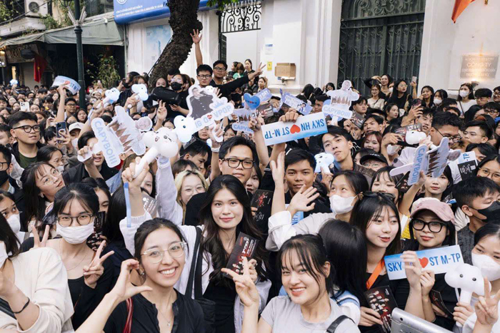 Viettel Y- Fest 2024 “đốt cháy” phố đi bộ Hà Nội với dàn nghệ sỹ và công nghệ trình diễn đỉnh ...